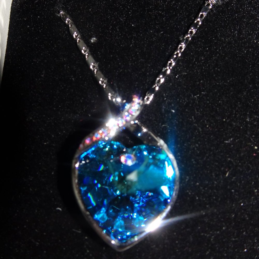Platoh Swarovski Crystal Blue Heart Necklace - Gem
